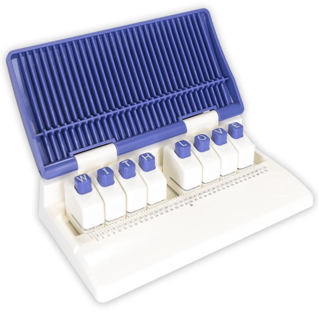 Letter Punch Board kopen? | Bestel nu op craftsandco.eu - Crafts&Co