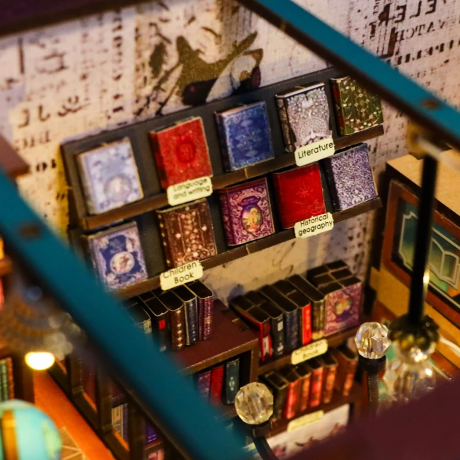 Book Nook Building Kit - Bookstore - Crafts&Co